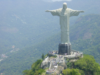 Amazing what a big statue they have...